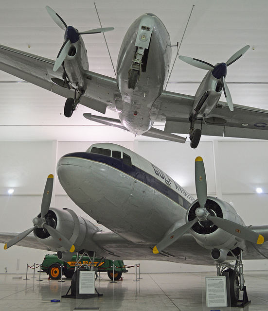Cobham AVRO RJ-100 Avroliner at Perth on Nov 6th 2018, engine shut down ...