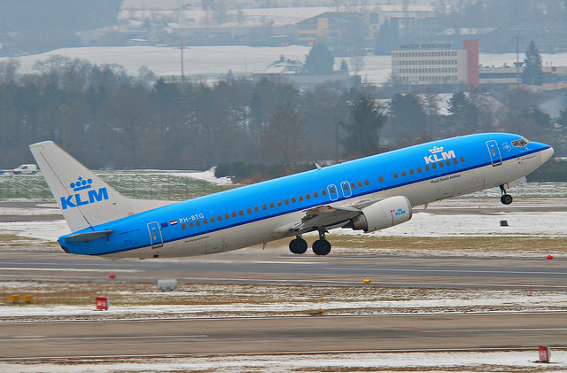 First B734 near Winnipeg on Jun 2nd 2019, bleed valves and circuit ...