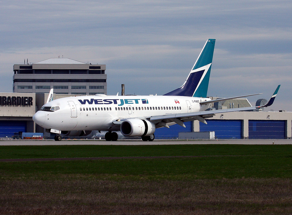 Westjet B737 at Winnipeg on May 16th 2017, runway excursion on landing ...