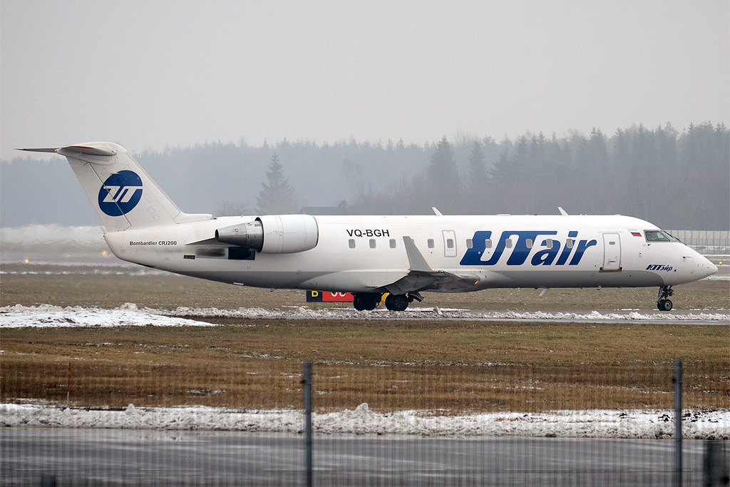 Yakutia B737 at Khabarovsk on Sep 12th 2019, cracked windshield ...