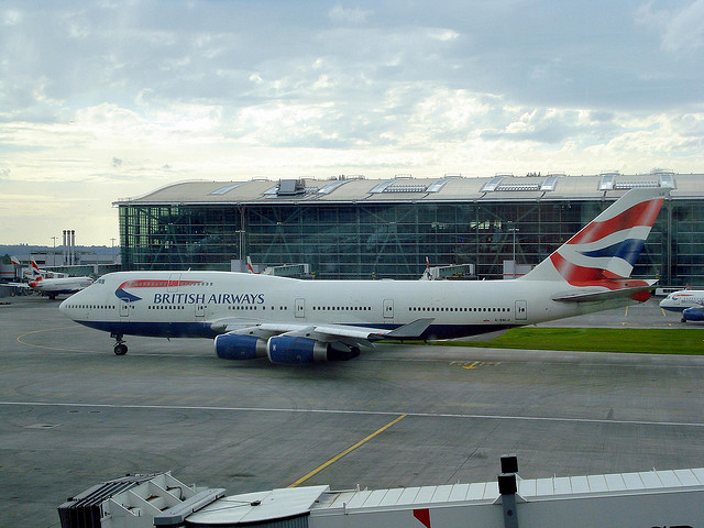 British Airways B744 enroute on Jan 12th 2016, crack in wing upper ...