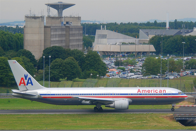 American B763 over Atlantic on Aug 6th 2016, slat asymmetry in cruise ...