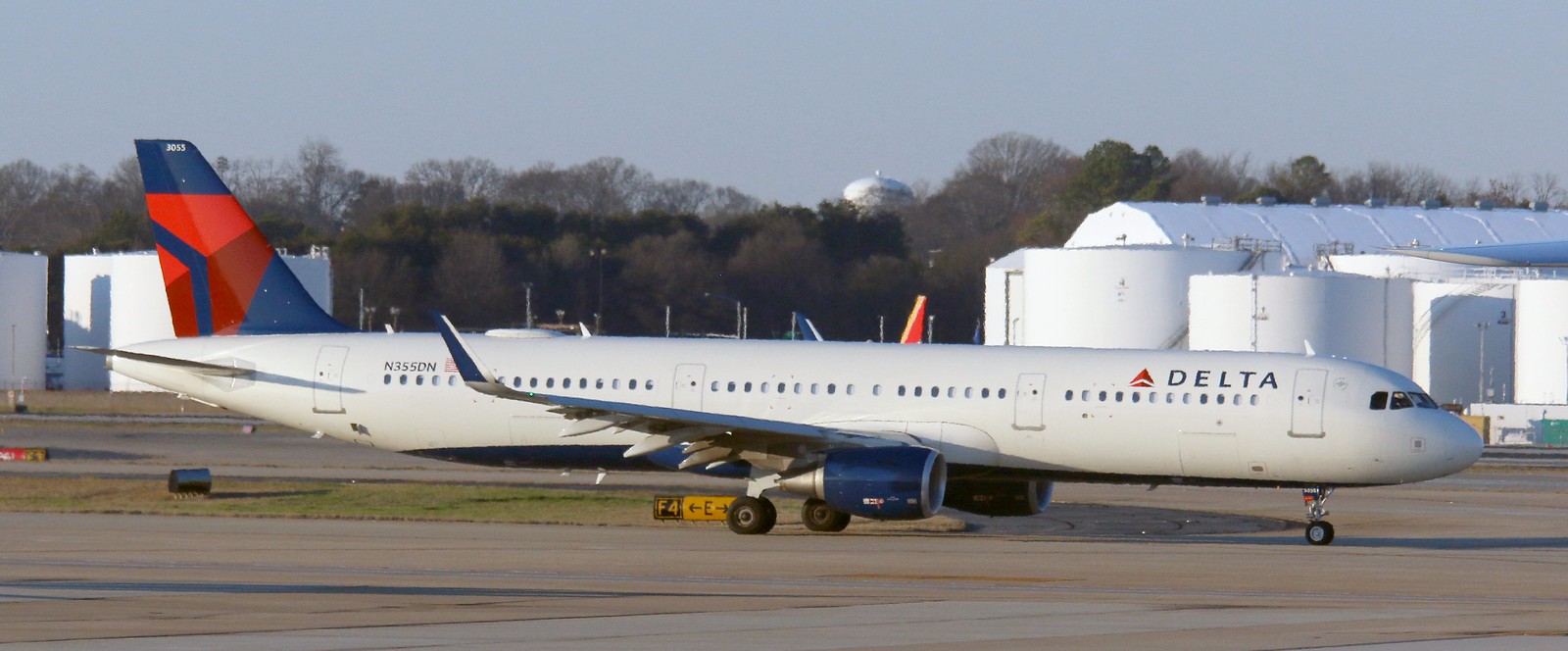 Delta A321 near Norfolk on Jun 22nd 2025, suspected fuel leak - AeroInside