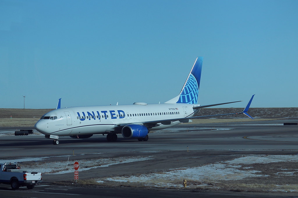 United B738 at Cleveland on Nov 21st 2024, lightning strike damaged ...
