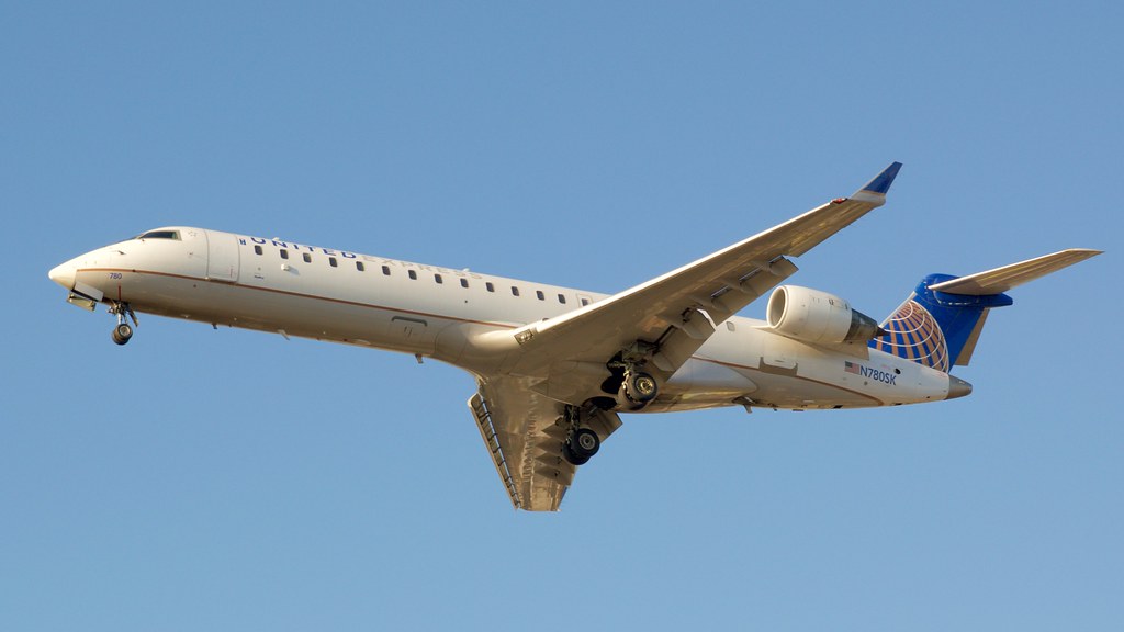 Skywest CRJ7 at Denver on Sep 30th 2024, bird strike - AeroInside