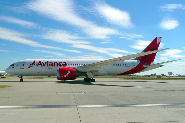 Avianca B788 over Atlantic on Oct 31st 2024, loss of cabin pressure ...