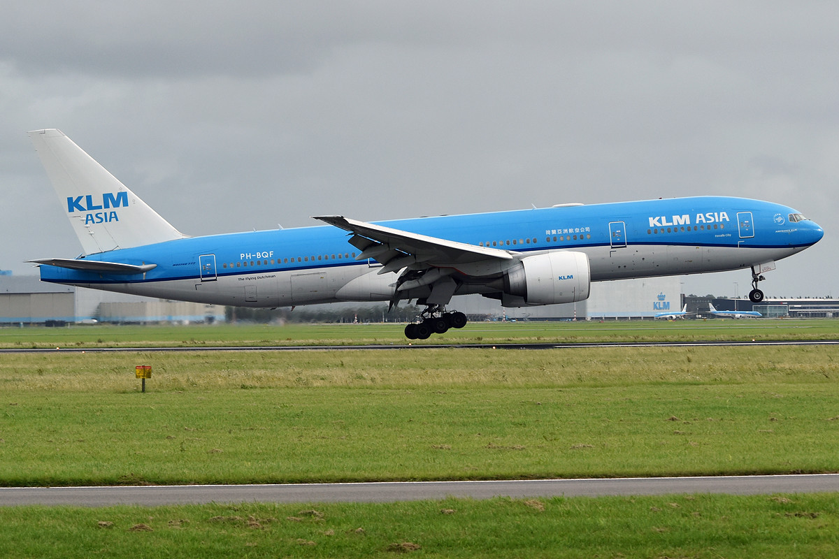 KLM B772 at Amsterdam on May 7th 2026, hydraulic leak - AeroInside