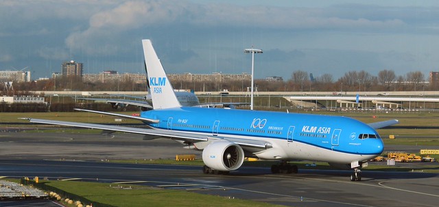 KLM B772 at Amsterdam on May 7th 2026, hydraulic leak - AeroInside