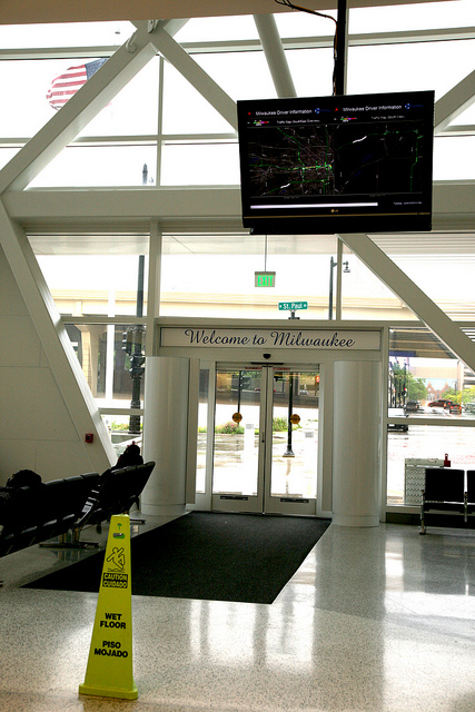 General Mitchell International Airport | AeroInside